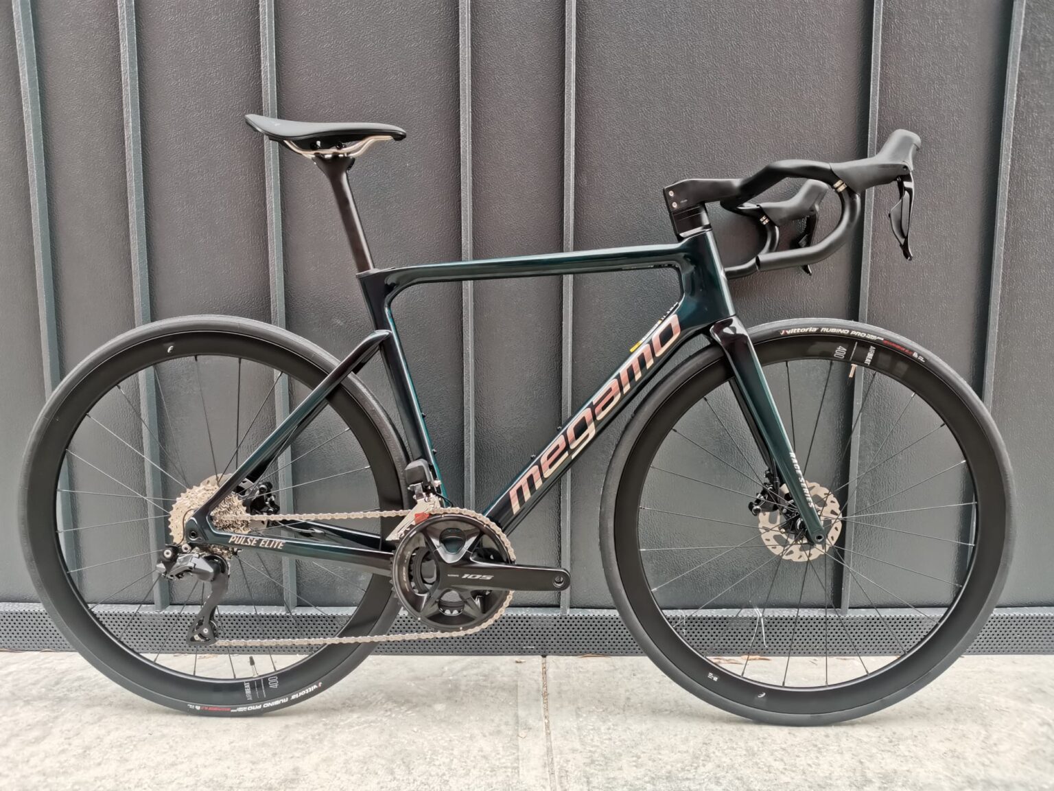 Megamo PULSE ELITE 12 SH12 2024 (Taglia M, Alpha Green) Roadbike